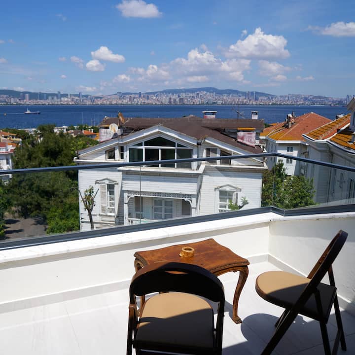 Deniz Manzaralı Teraslı Panoramik Suit Oda - Adalar