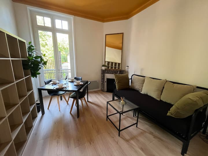 Appartement De Charme En Ville Avec Option Parking - La Rochelle