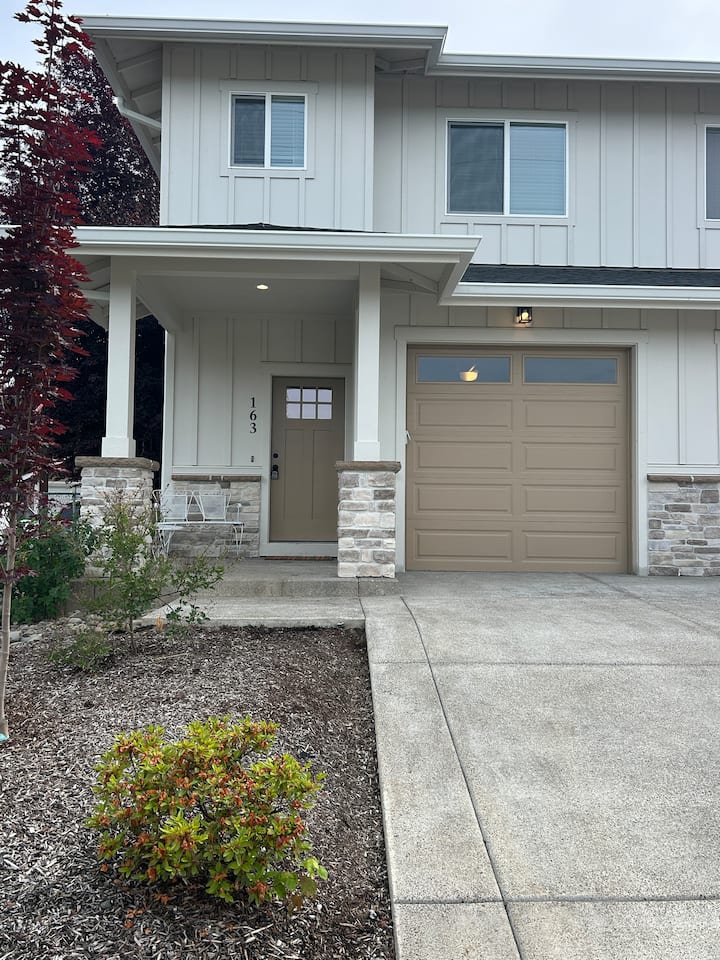 Rosewood Residence: Brand New Home In Wine Country - Salem