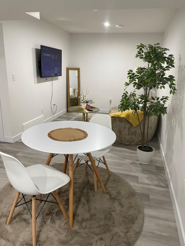 Beautiful Guest Suite - Edgemont - Edmonton, Canada