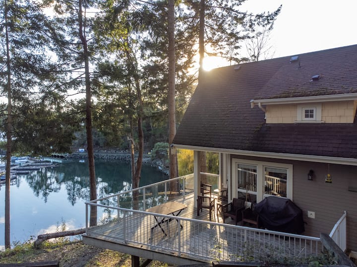 Waterfront Bliss On Pender - North Pender Island