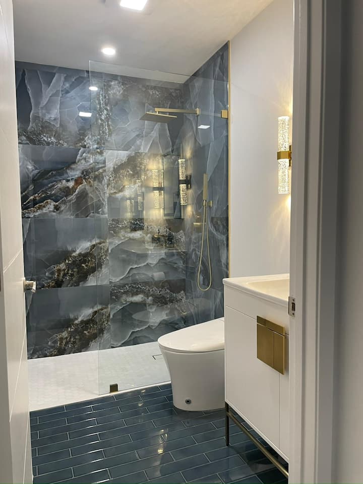 Boca Bliss: Luxe 55+ Villa Stay - Boca Raton, FL