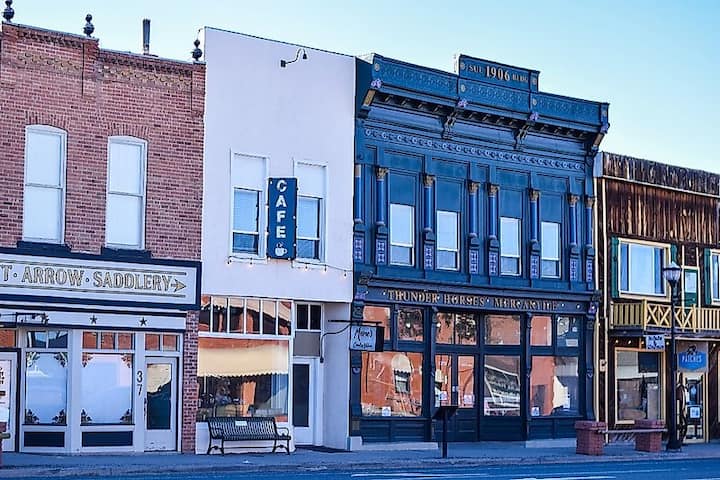 Historic Main Street Apartment A - Panguitch, UT