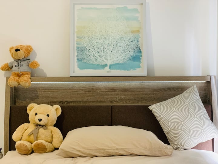 Comfy Room: Smallspace, Bigrelaxation - Riverton