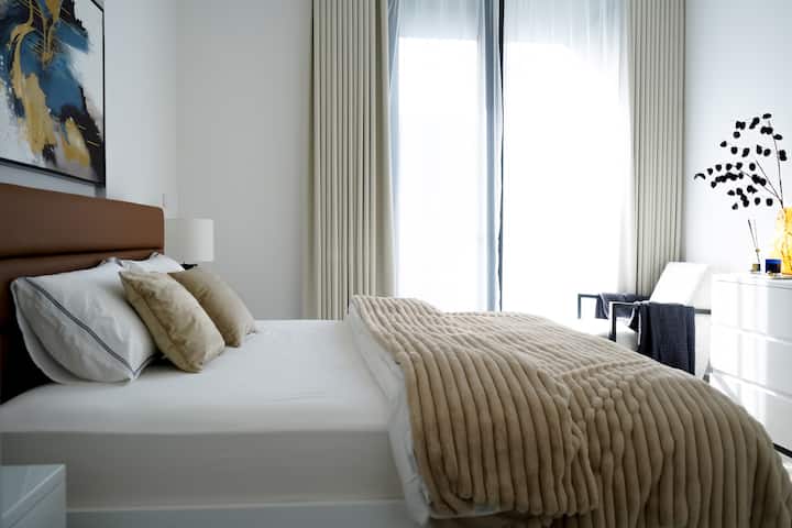 Luxe 1br | Stylish City Stay - Sharjah