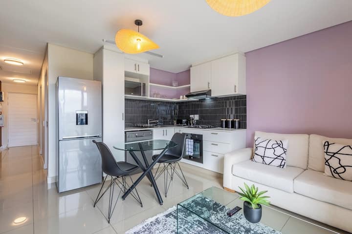 Stunning One Bedroom With Free Wi-fi. - Umhlanga
