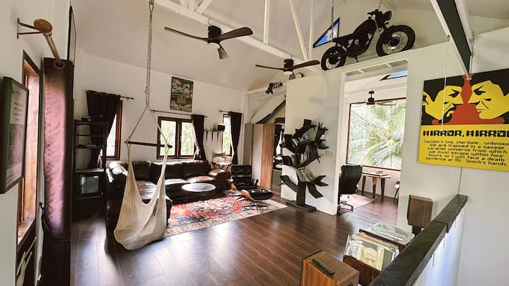 Designer Cinema Loft · 130 M²· Vinyl · Art Gallery - Ko Pha-ngan