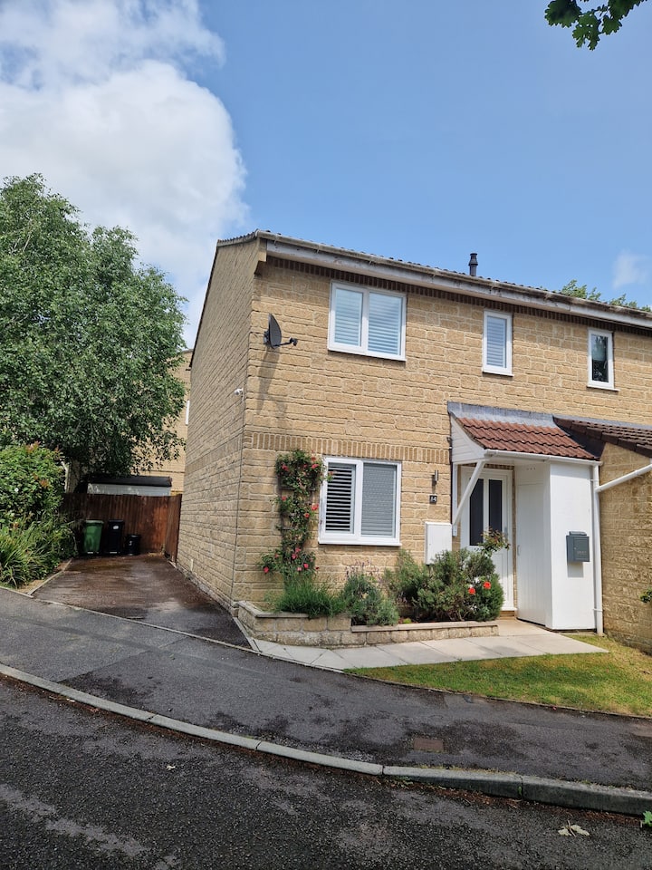 Modern 2-bedroom Home In Weston - Bath