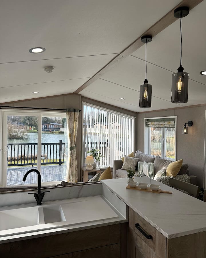 Ally Up - Lodge With Hot Tub - Yorkshire