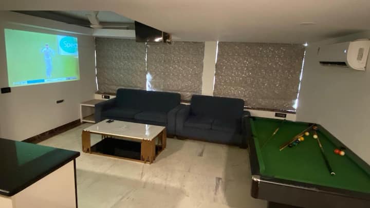 Luxury Apartment With 2 Bedrooms - Ghaziabad