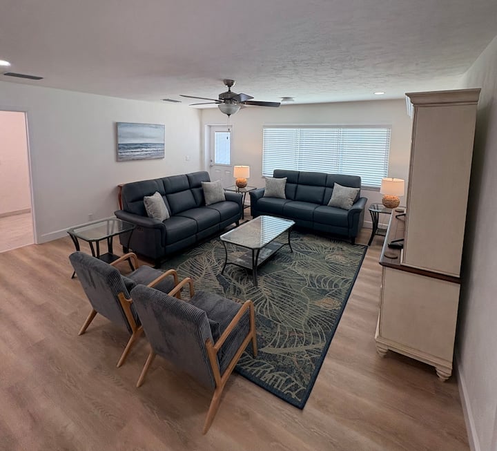 5 Miles To Beaches, Private Pool, 4 Bedrooms! - Anna Maria Island, FL