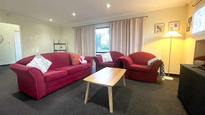 Can't Get More Central Than This - 3 Bedroom House - Palmerston North