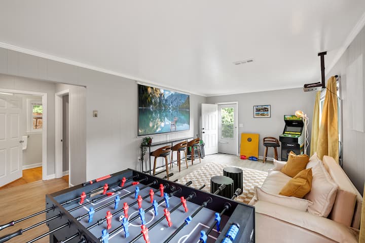 Movie & Arcade Games/foosball Cozy 4bd - Charlotte, NC
