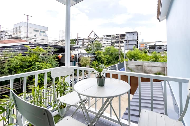 Tiny House Srinakarin @ Sri Bearing Station - Bang Phli District