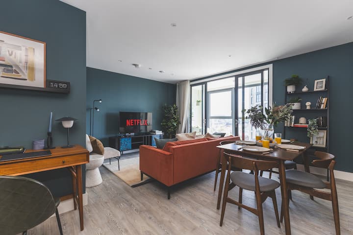 Chic Breathtaking Views Apartment | 2 Bed, 2 Bath - Croydon