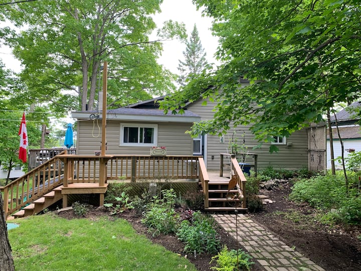 Cozy Perth Lake House - Perth, ON, Canada