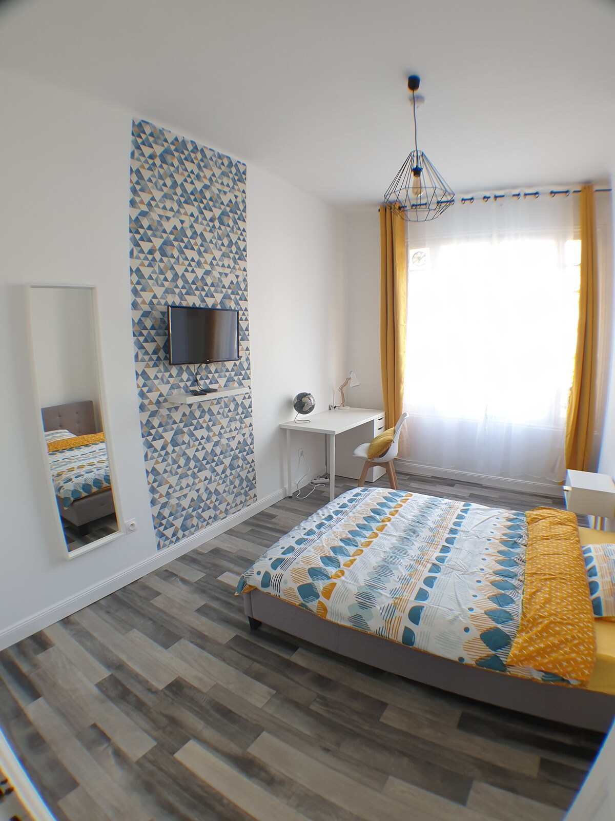 Bedroom 2 - Furnished roommate - 55 Av. Alsace Lorraine - Apartments ...