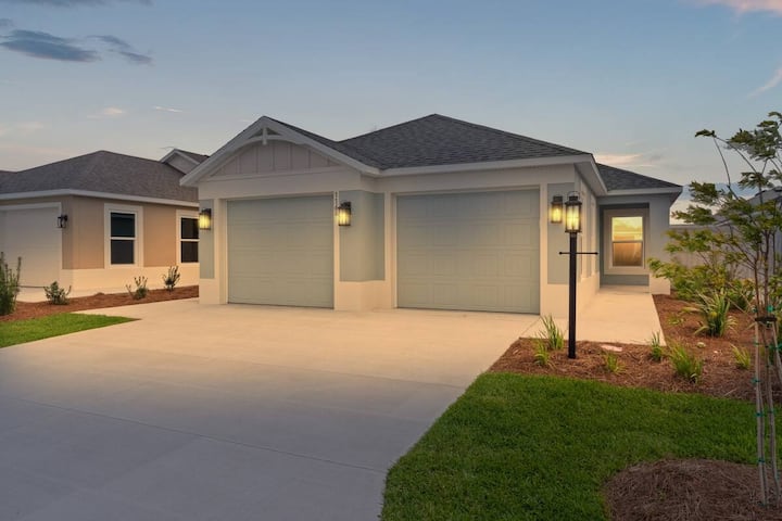 561i) Golf Cart/ Pool Access/ Garage Parking - Wildwood, FL