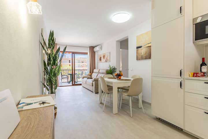 Bright Seaside Apartment In Los Cristianos-achacay - Playa de las Américas