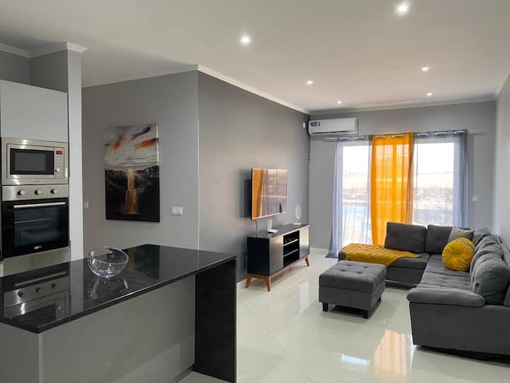 Apartamento Moderno Com 2 Quartos - Praia
