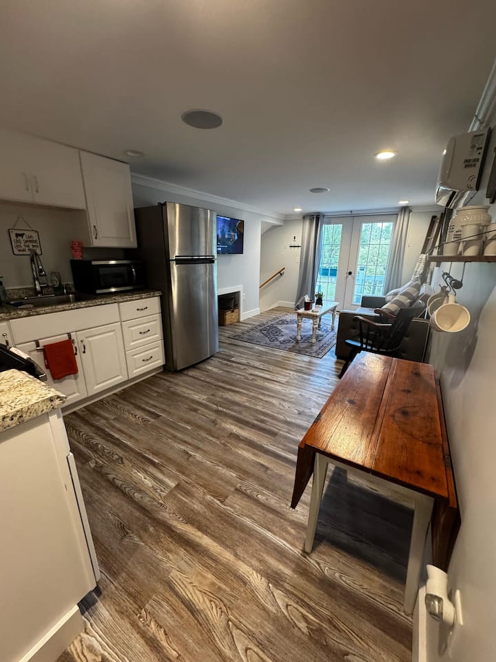 Cozy Loft Minutes From Downtown - Keene, NH