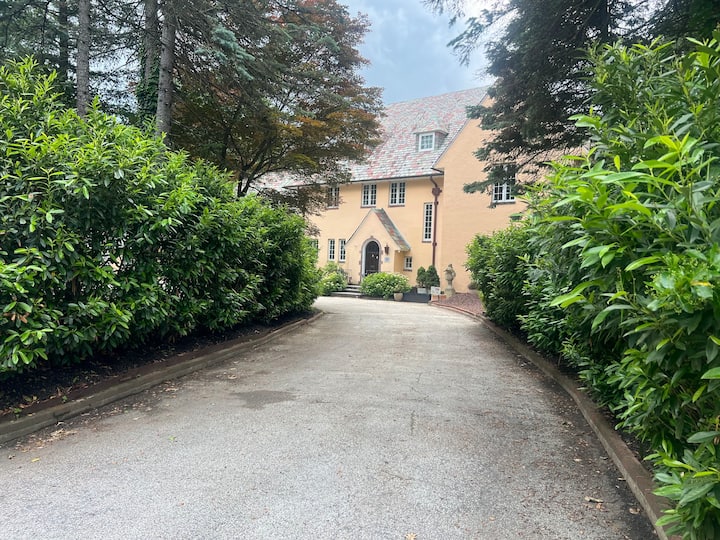 Luxurious Wynnewood Mansion - Philadelphia, PA