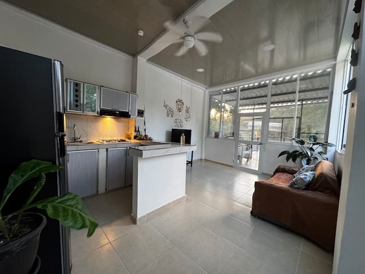 Pool, Hot Tub, Private Apt + Balcony + Fire Pit - Minca