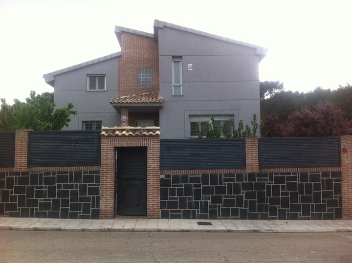 Villa El Pinar - Recas
