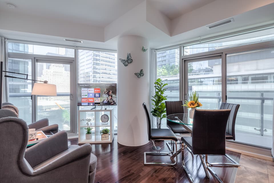 Downtown Toronto Apartment Vacation Rentals - Old Toronto, Toronto ...