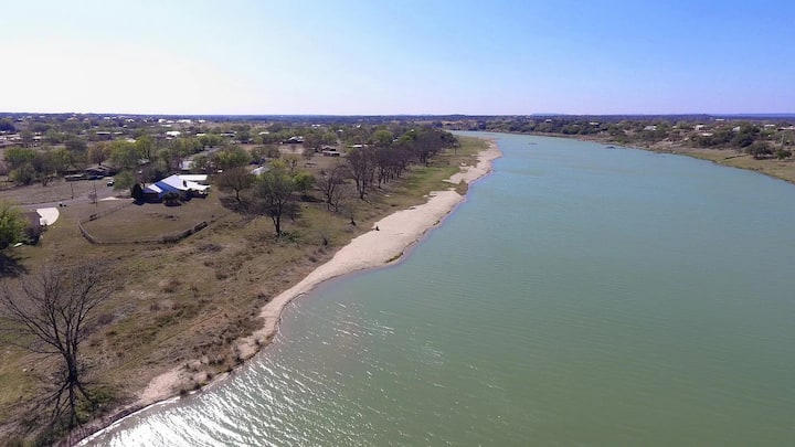 Llano Lake Retreat
Sup 1556 - Llano, TX