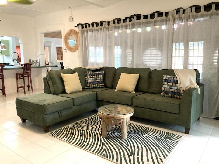 Breezy Cottage By The Sea - Barbados