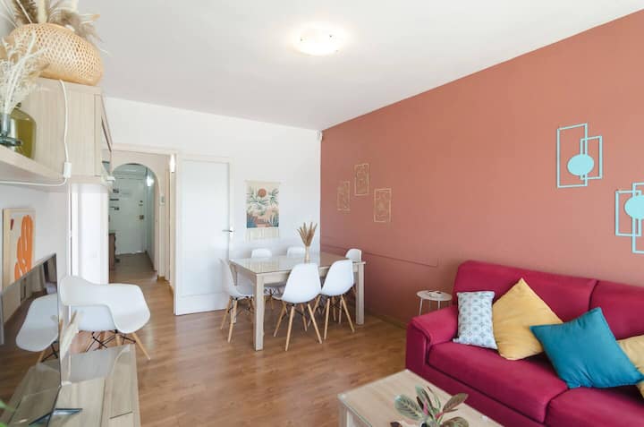 Cozy Apartment W/ Ac Close To Beach | Bar | Shops - Lloret de Mar