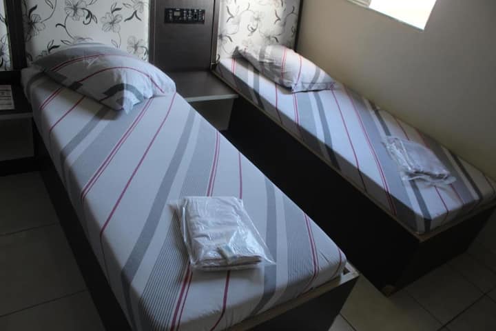 Quarto Duplo Hotel Cumbica - Poá