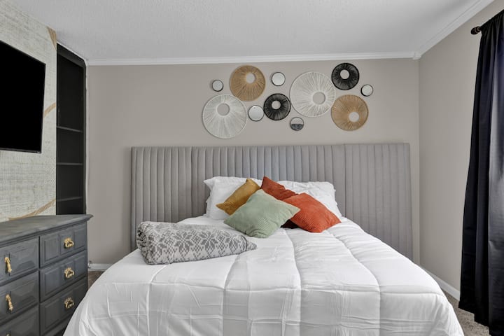 Furnished Condo Near Hospitals - Homewood