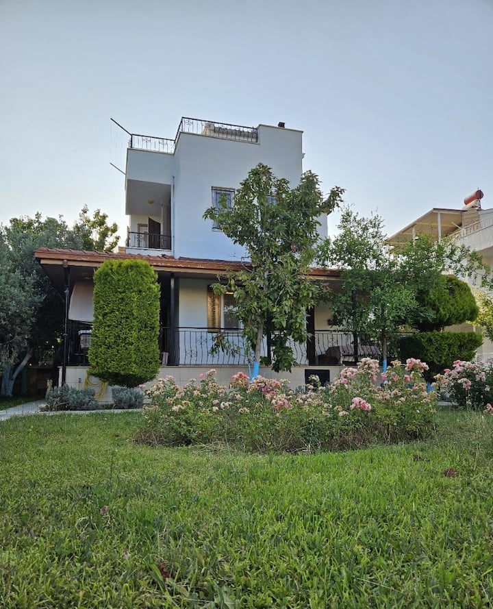 Davutlarda Sakin Huzurlu Tripleks Villa - Davutlar