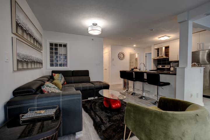 2bdrm Dt Condo W/ View Steps Away From Train/arena - Vancouver