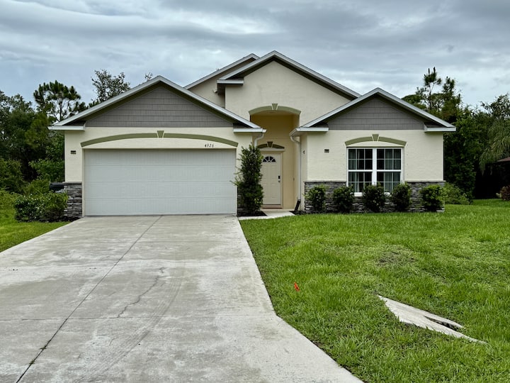 Newly Renovated 4-br House - North Port, FL