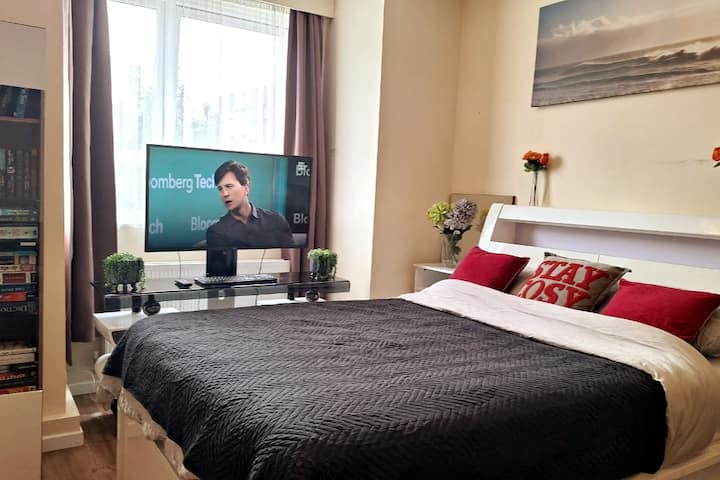 Two Bedroom Elegant Spacious Furnished Flat - 伍利奇