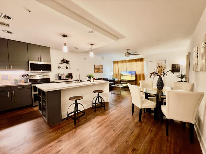 Stylish 1 Bed With Amazing View! - Elm Creek - San Antonio