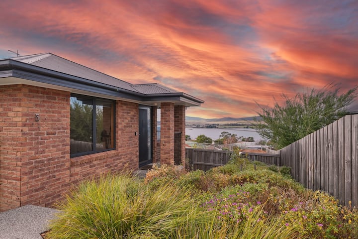 Timber Mill House - 2 Bedrooms - Hobart International Airport