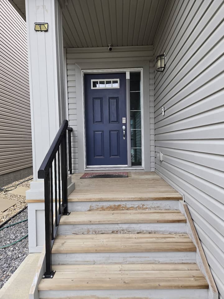 Stylish 3-bedroom Home - Edmonton