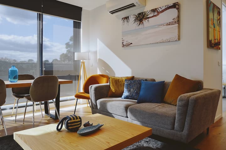 Eastside Escape | Modern 2br 1bath + Balcony - Ivanhoe