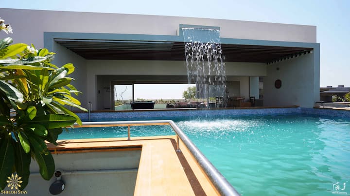 Casino Villa With Infinity Pool - Igatpuri