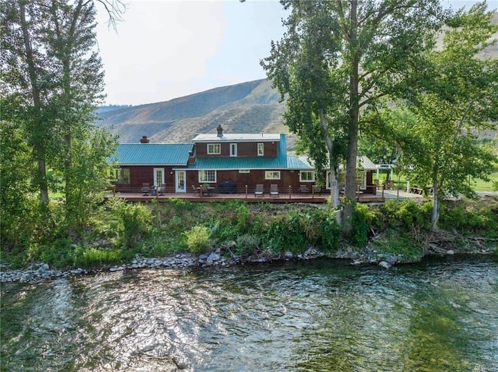 Methow Riverfront Retreat - Twisp, WA