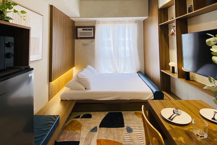 * * J2 Tranquil Tokyo Retreat - Iloilo City