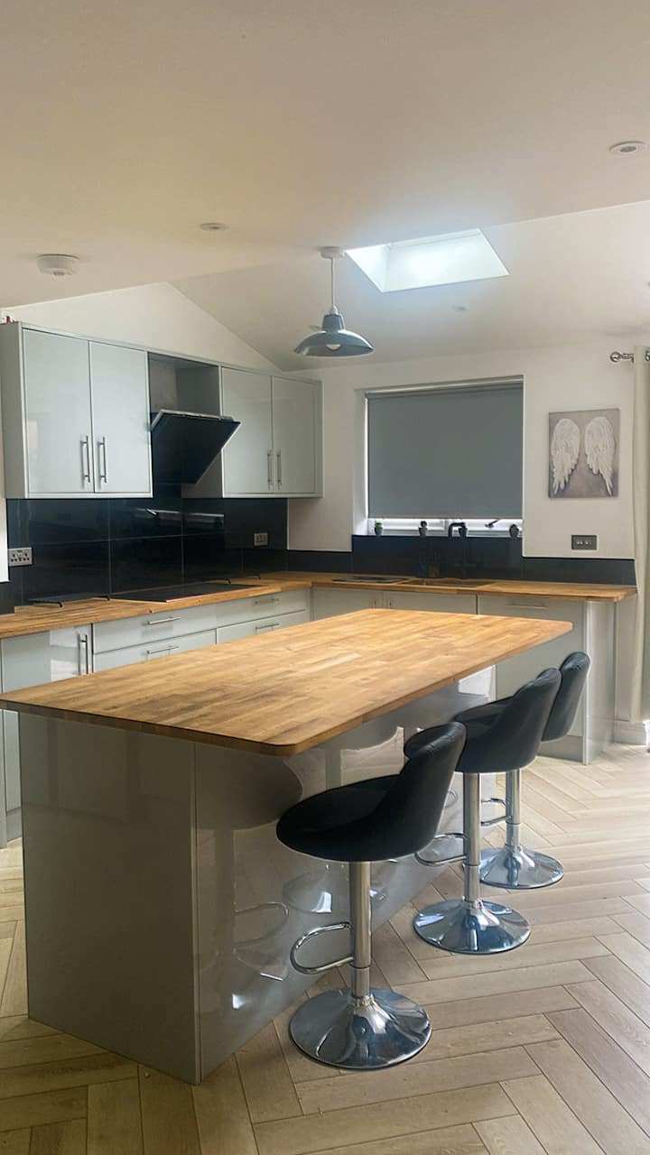 Four Oaks House
Newly Built In London Colney - Saint Albans