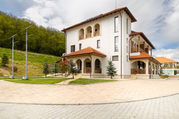 Charming Room With Nature View And Hot Tub 3 - Mioveni