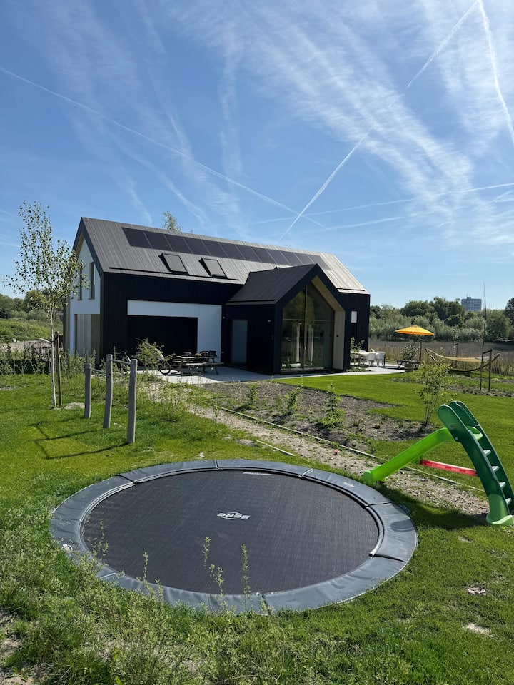 River-bank Family Villa - Rotterdam