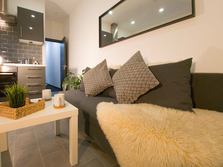 Hotel Linen · Garden Access · Self Check-in · 25m - Cardiff