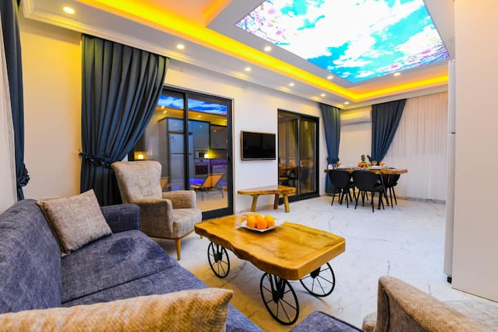 4 Kişilik ÖZel Havuzlu Jakuzili Bahçeli Villa - Ova